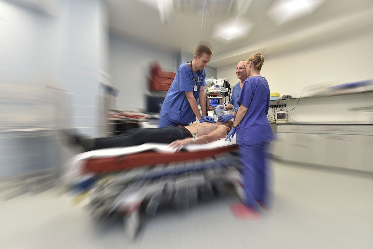 Klinikum Saarbrücken: Prüfen - Rufen - Drücken: Reanimation trainieren