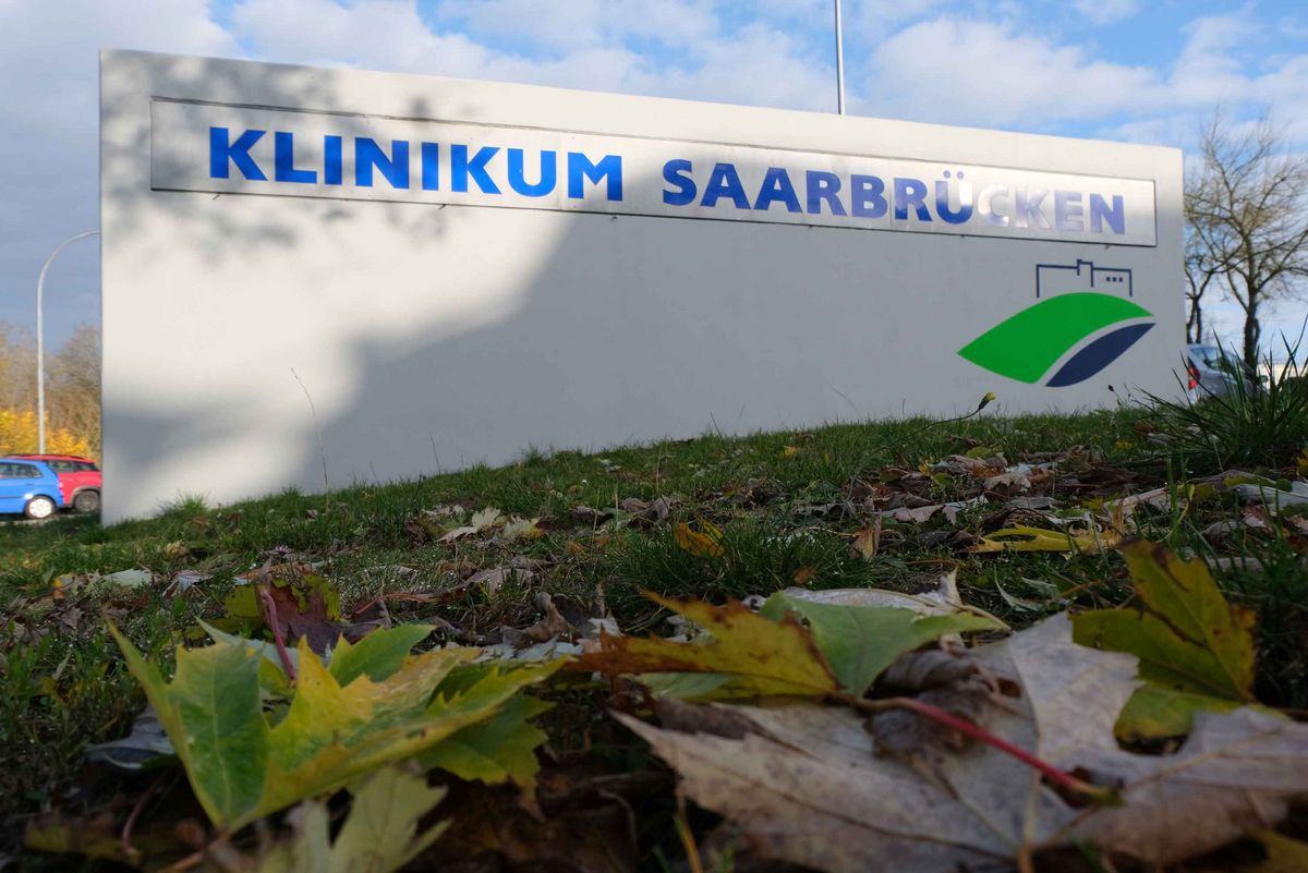 Klinikum Saarbrücken: Wasserrohrbruch im Klinikum Saarbrücken: Klinikbetrieb läuft weiter